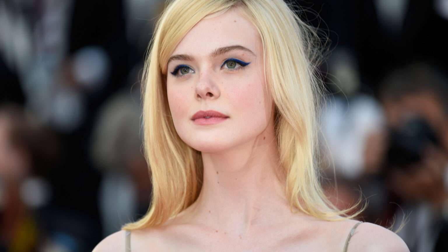 Elle Fanning negocia para estrelar novo filme da franquia ‘O Predador ...